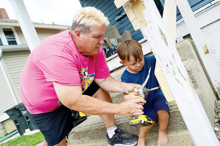 Helping hand | News, Sports, Jobs - Altoona Mirror